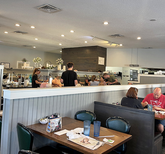 Fellow diners enjoying their meals in peaceful contentment &ndash; the best endorsement any restaurant could possibly ask for.
