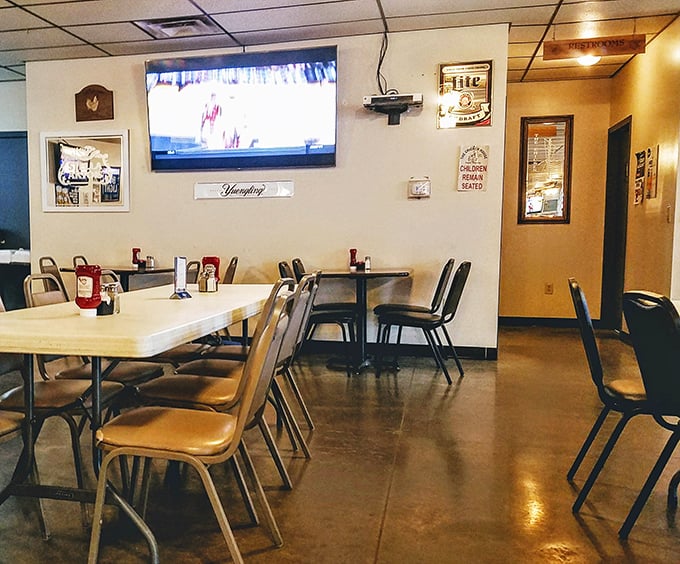 No white tablecloths or pretentious d&eacute;cor here&mdash;just honest surroundings for honest food. The kind of place where calories don't count and diet talk is banned.