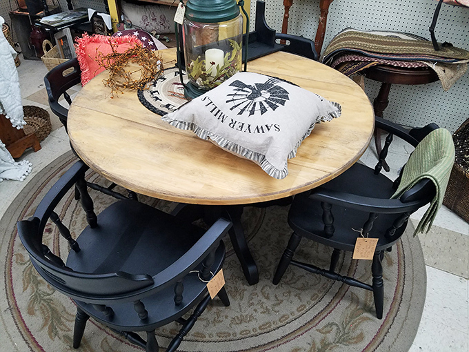 Farmhouse chic meets modern sensibility in this dining set, just waiting for families to gather around for Sunday suppers.