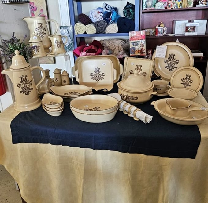 A complete dinnerware set that whispers of Sunday family dinners and holiday gatherings. Phoebe Buffay would call this "vintage-vintage."