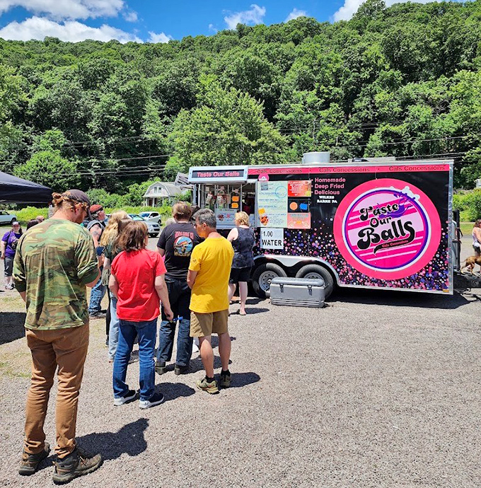 The food truck revolution meets drive-in tradition, proving that even nostalgic experiences can embrace delicious innovation.