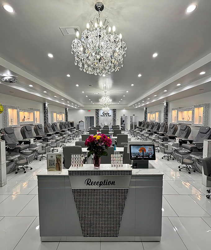 Even in small-town South Carolina, you can find big-city pampering&mdash;chandeliers included at no extra charge.