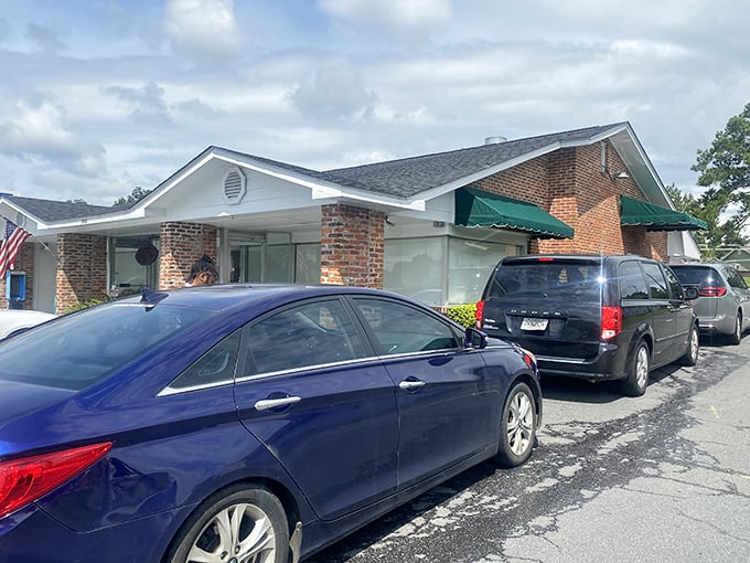 Gladys Kitchen looks like the kind of place where the waitress calls you "honey" and remembers how you like your eggs without asking.