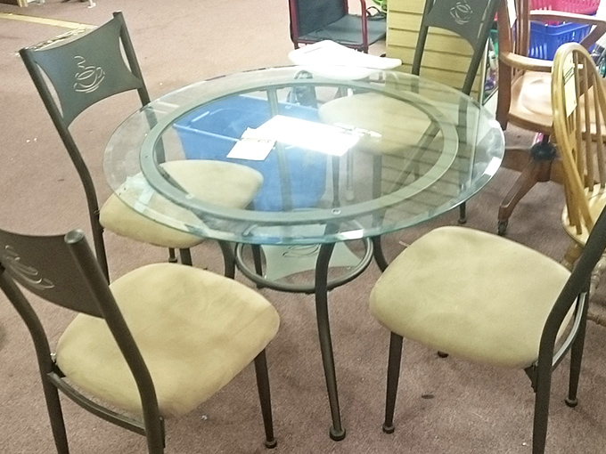 Dining set perfection that whispers, "Yes, you can finally host that dinner party," without shouting at your credit card statement.