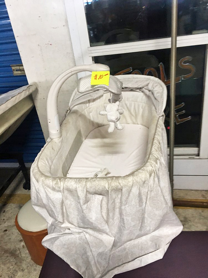 Baby gear that won't break the bank! This $10 bassinet proves that nesting doesn't have to empty the nest egg.