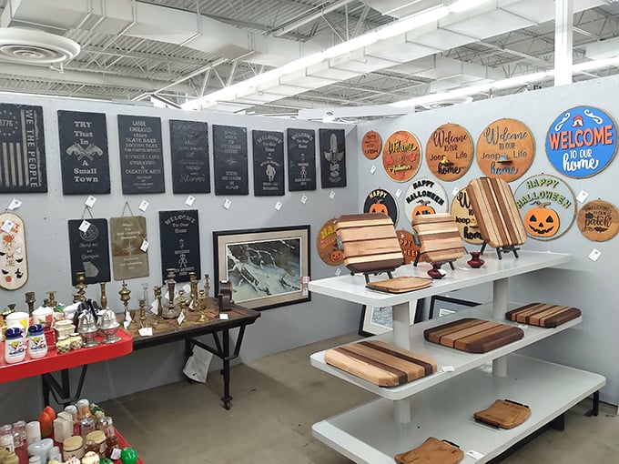 From farmhouse chic to seasonal celebrations, this booth showcases handcrafted cutting boards alongside signs that welcome you home.