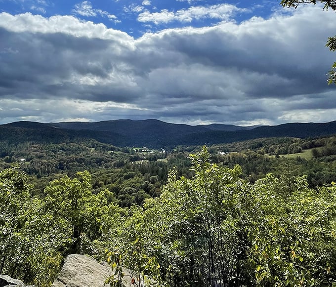 Mount Tom's vista rewards hikers with a panorama that makes smartphone wallpapers look tragically inadequate.