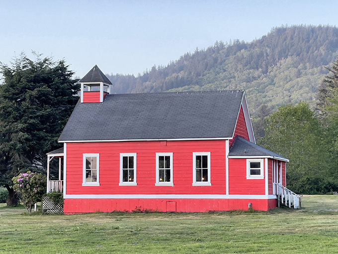 That little red schoolhouse looks like it jumped straight out of a children's storybook. Norman Rockwell would've set up his easel right here.
