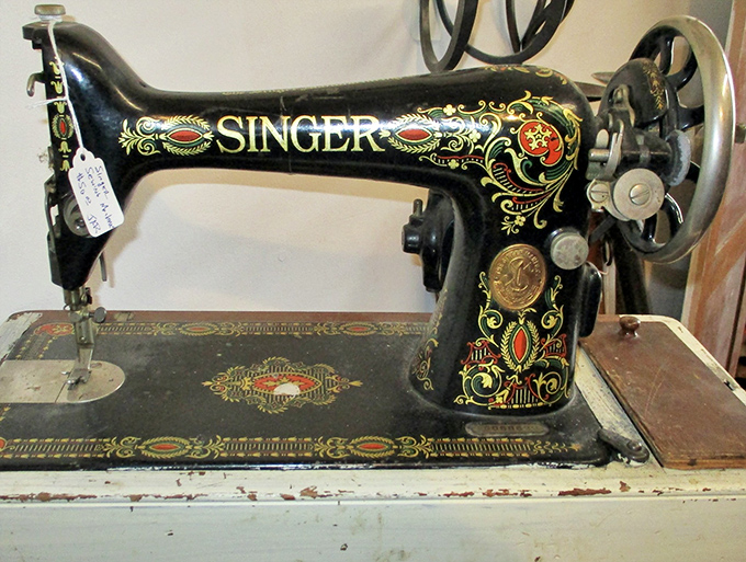 A Singer sewing machine that probably hemmed more prairie dresses than a Little House on the Prairie costume department.