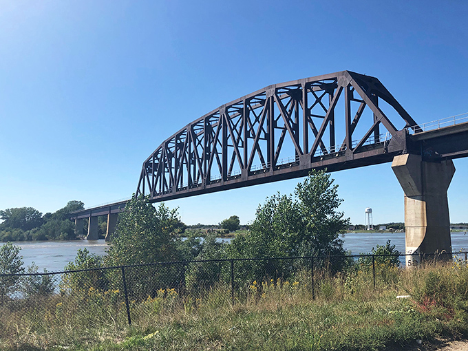 This sturdy truss bridge has the architectural equivalent of a firm handshake&mdash;reliable, straightforward, and distinctly Midwestern in its no-nonsense design.