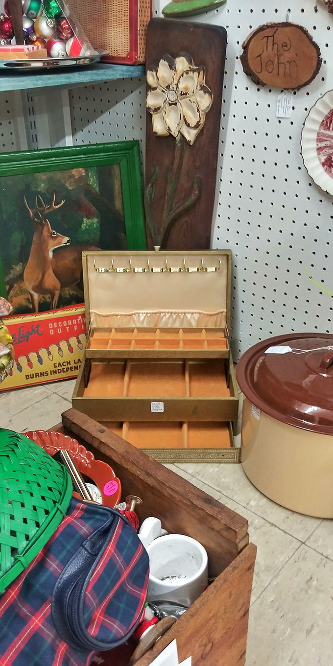 Before we stored memories in clouds, we kept treasures in boxes like this&mdash;compartmentalized, organized, and beautifully crafted.