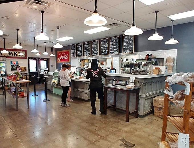 After treasure hunting works up an appetite, this charming caf&eacute; offers the perfect pit stop. Vintage shopping burns surprising calories.