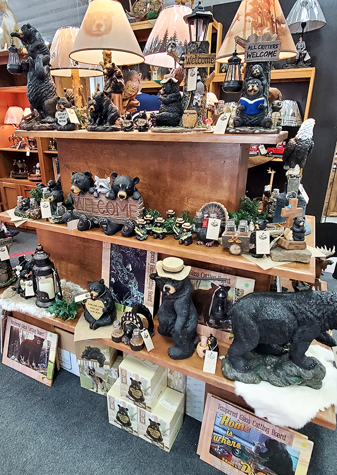 "All Critters Welcome" indeed! This bear-themed collection would make Goldilocks reconsider her breaking and entering habits.