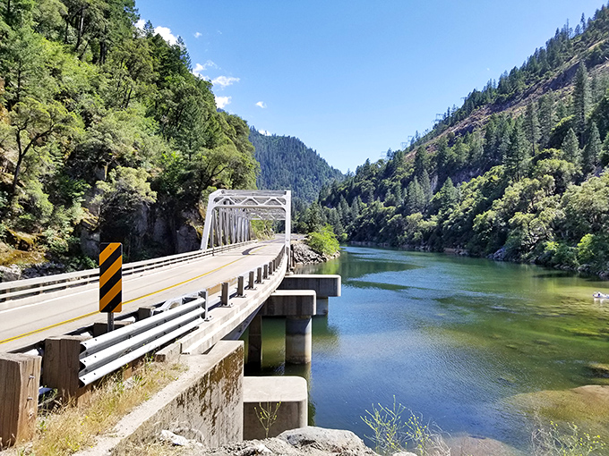 A perfect river crossing where emerald waters meet engineering elegance. The kind of spot that makes you pull over just to breathe it all in.