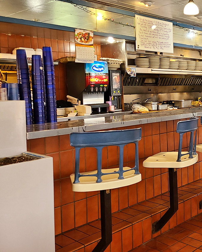 Counter seating: front-row tickets to the greatest show on earth &ndash; breakfast theater with all the sizzles and spatula choreography.