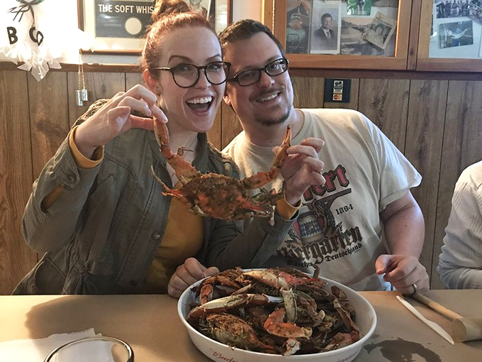 The dining room fills with a mix of locals and in-the-know visitors, all united by the universal language of "mmm" and "pass the napkins."