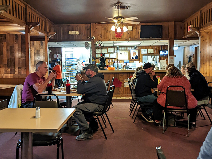 Real people eating real food&mdash;no Instagram influencers required, just folks who know good chicken when they taste it.