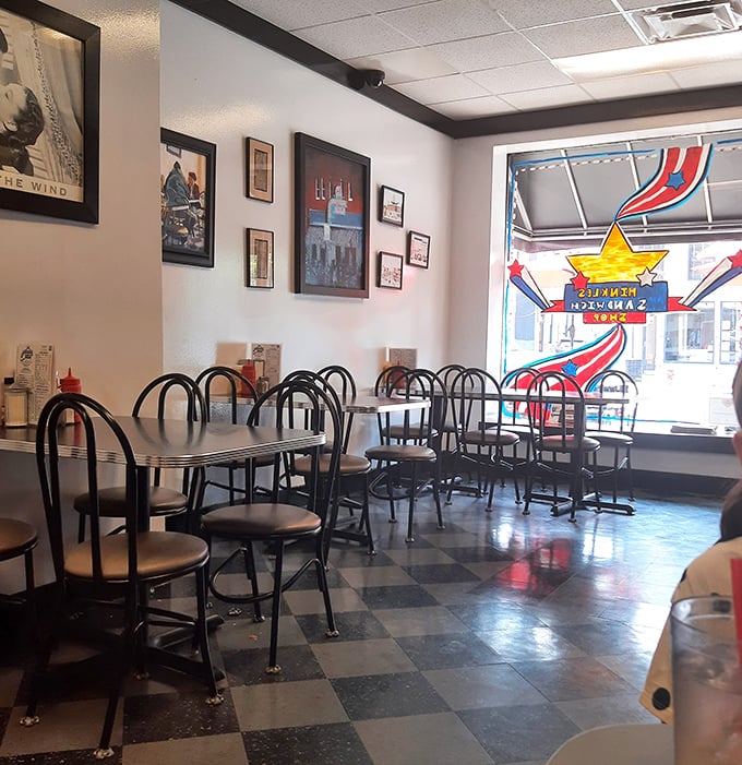 The dining area feels like your favorite aunt's kitchen, if your aunt could make burgers that would make angels weep with joy.