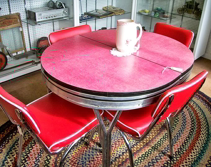 This retro diner set screams 1950s milkshake perfection. Just add bobby socks, a jukebox, and suddenly you're living in an episode of "Happy Days."