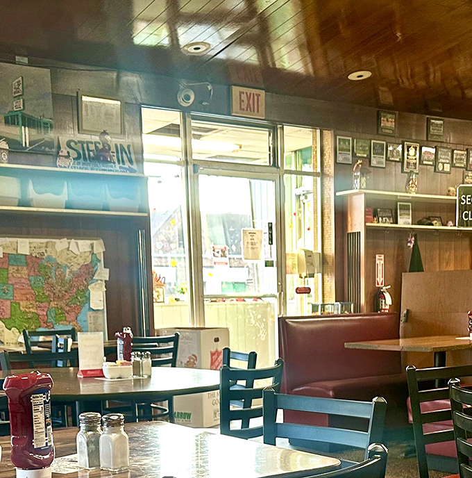 The dining room doubles as an American history museum, where that map on the wall has probably guided many post-meal road trip dreams.