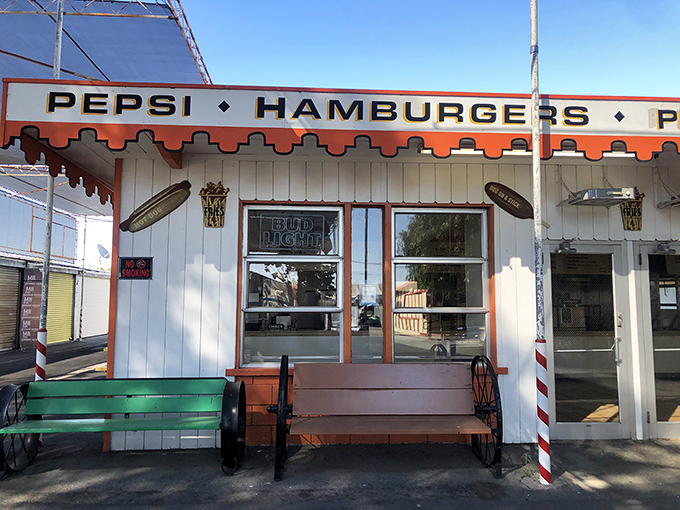 Retro vibes meet modern hunger at food stalls serving classics that taste exactly like Saturday should.