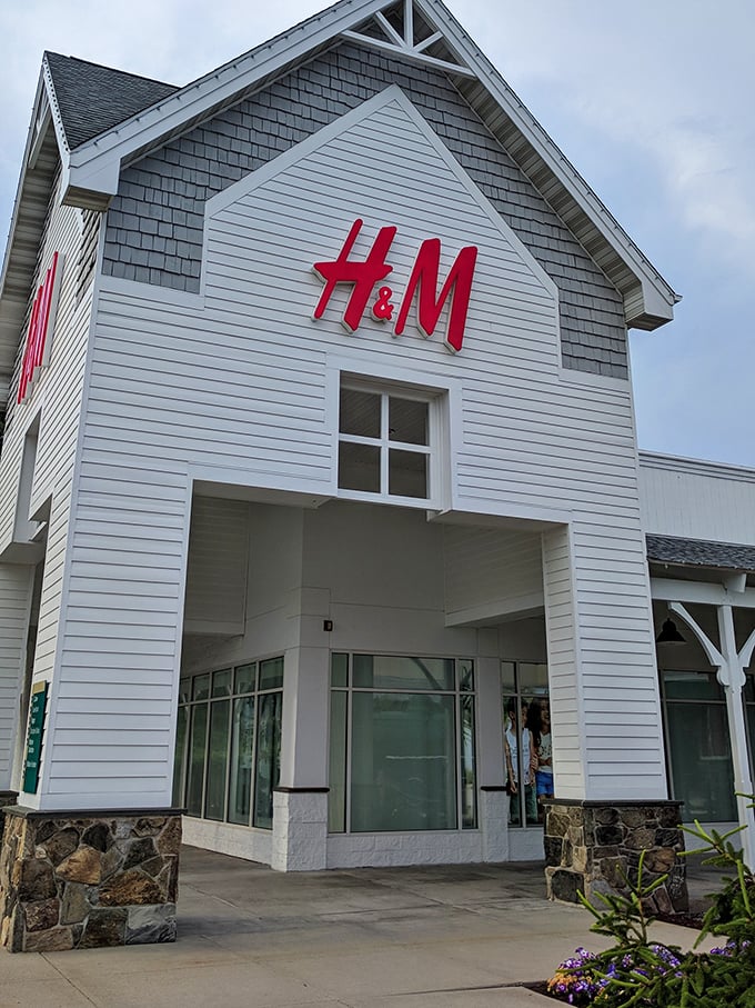 H&M's distinctive storefront combines modern retail with classic New England architecture. Fashion meets function in a building that looks like it could tell stories.