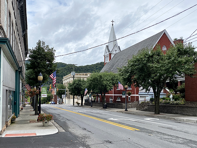 Main Street Hinton offers that perfect small-town tableau where you half-expect Andy Griffith to stroll by whistling the theme song to Mayberry.