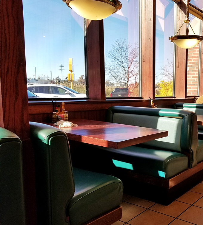Booths bathed in natural light&mdash;prime real estate for weekend warriors plotting their pancake strategy while watching the world go by.