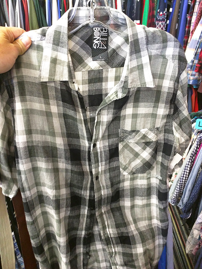 Plaid perfection waiting for its second chapter. This Billabong button-up proves that good style deserves a second home.