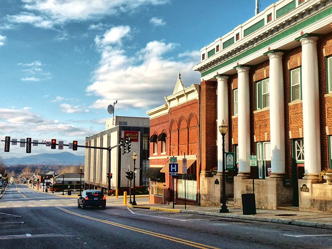 Bedford's historic buildings house local businesses with small-town prices. Brick facades and budget-friendly finds go hand in hand!