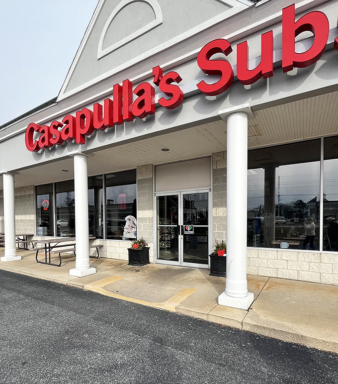 Casapulla's beach location brings architectural elegance to sandwich craftsmanship. Those white columns stand like guardians of good taste.