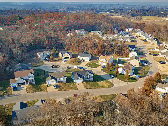 Crystal City's neat neighborhoods spread across rolling Missouri hills. Suburban comfort with a dash of countryside tranquility.