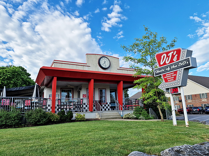 DJ's red-trimmed facade and vintage clock face transport you back to poodle skirts and perfect milkshakes.