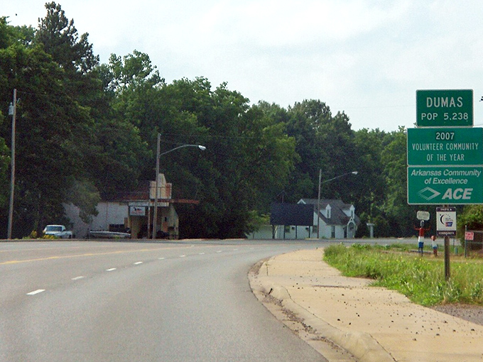 Dumas welcomes you with open arms and closed wallets, because living here costs so little you'll wonder why.