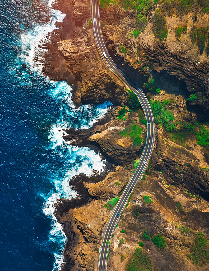 Living on the edge never looked so good! This cliff-hugging stretch of Hamakua Coast road makes California's PCH look like a kiddie ride.