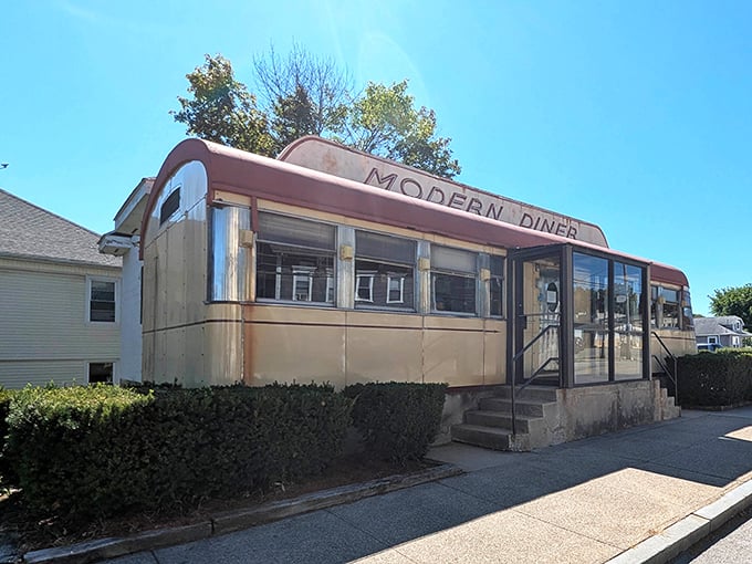 The Modern Diner's unique Sterling Streamliner car shape is unmistakable. This cream and burgundy beauty is literally a moving piece of history that stayed put.