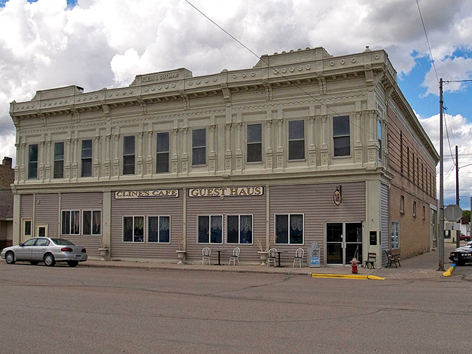 Oakes' Glinz-Stahl Guesthouse stands regally on Main Street, a Victorian grande dame who refuses to surrender to modern mediocrity.