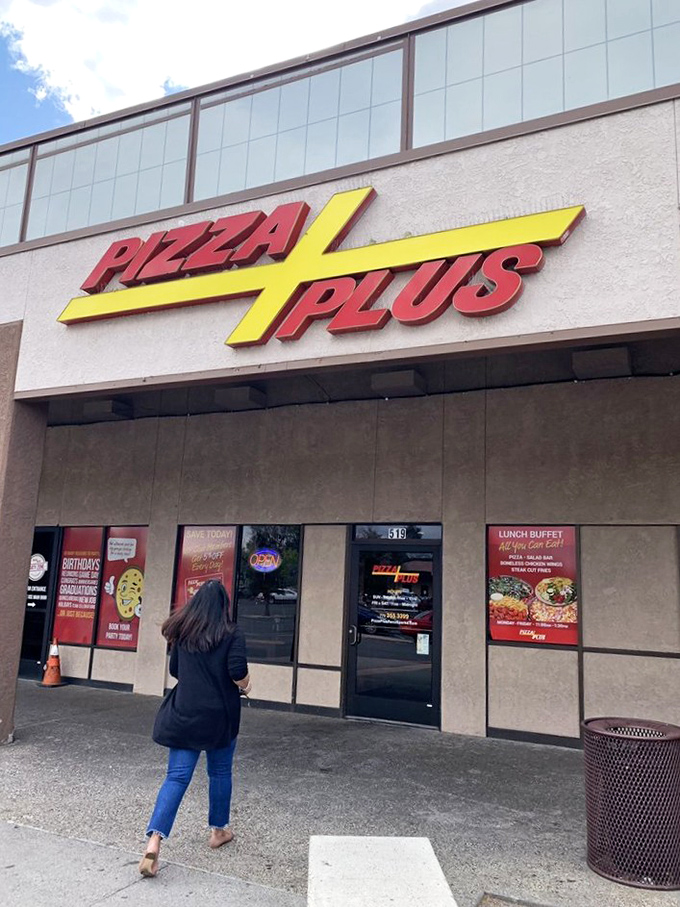 That bold yellow cross has been guiding Sparks residents to pizza happiness for generations.