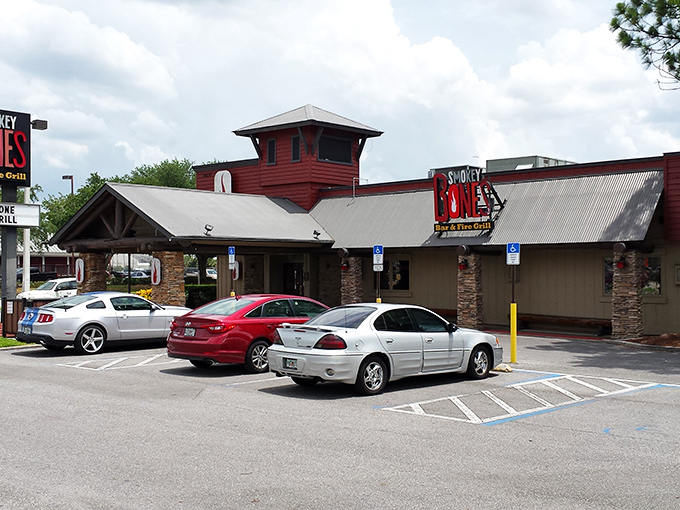 Smokey Bones' lodge-like exterior brings mountain vibes to the Sunshine State. Where rustic meets delicious in perfect harmony.