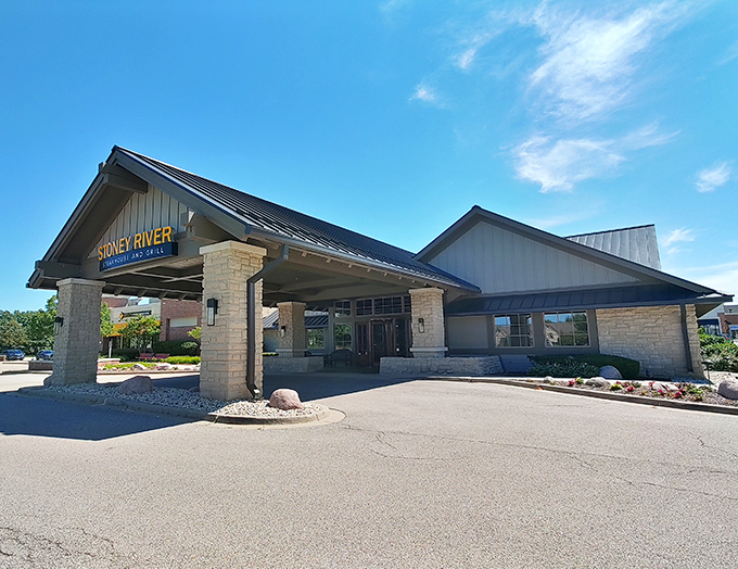 Stoney River's impressive entrance suggests mountain lodge luxury. The kind of place that makes suburbia feel like a getaway.