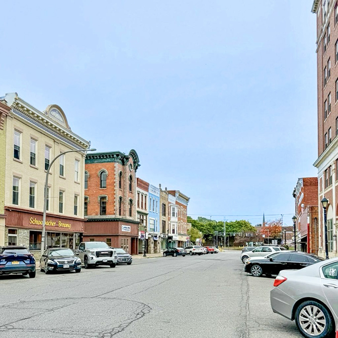 Colorful historic buildings in Amsterdam's downtown &ndash; where your eyes get rich experiences while your wallet stays comfortably padded.