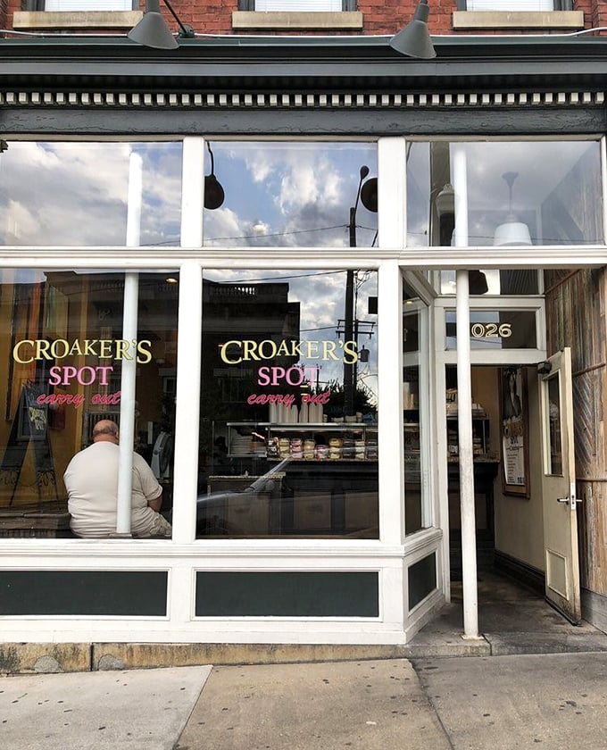 That storefront simplicity hides culinary magic – sometimes the best treasures come in the most humble packages.