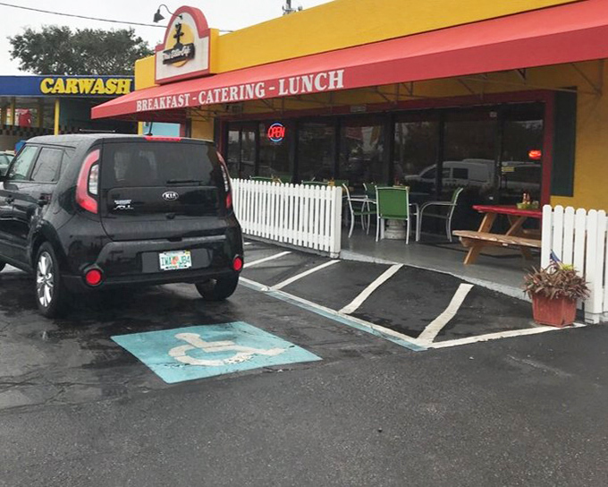 Dixie Belle's Cafe: Where breakfast meets Southern charm in a setting that feels like your favorite aunt's kitchen&mdash;if she could really cook.
