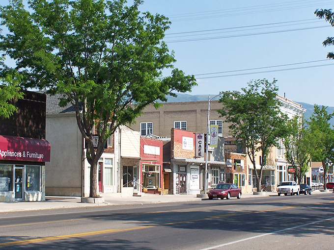 Ephraim combines historic charm with budget-friendly living. That street has witnessed generations enjoying life at a gentler pace.