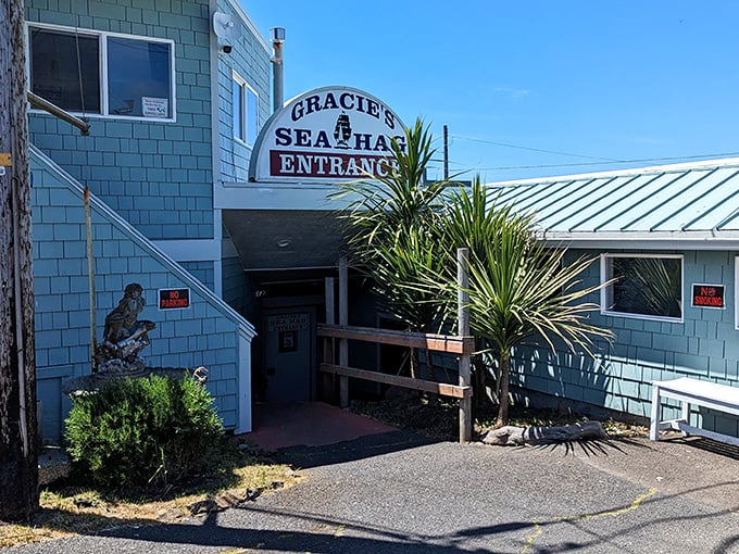 The side entrance to seafood paradise! Gracie's has been satisfying coastal cravings for generations of hungry visitors.