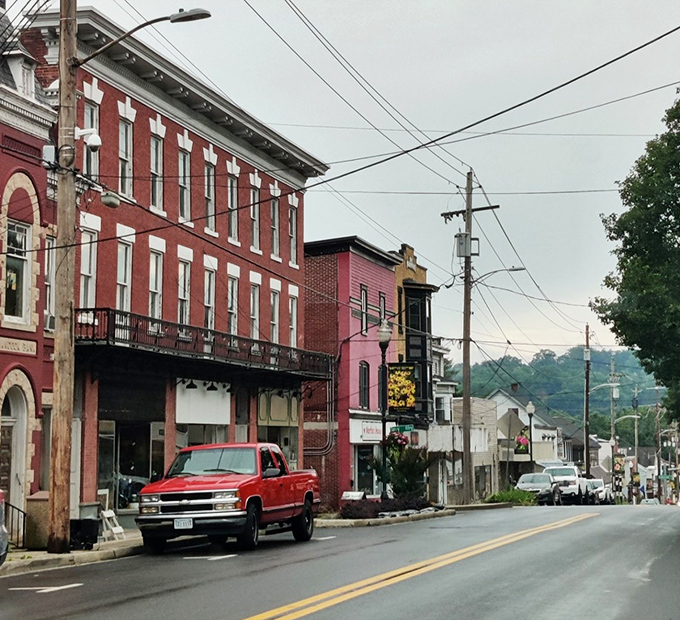 Mountain town main streets don't get much more picturesque than this peaceful slice of Americana paradise. 