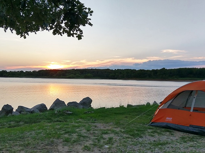 Lakeside lounging at Milford State Park. When Kansas decides to show off its "beach life," it doesn't disappoint.
