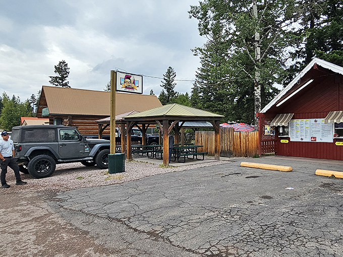 The Filling Station in Seeley Lake lives up to its name &ndash; filling both gas tanks and hungry stomachs without emptying wallets.