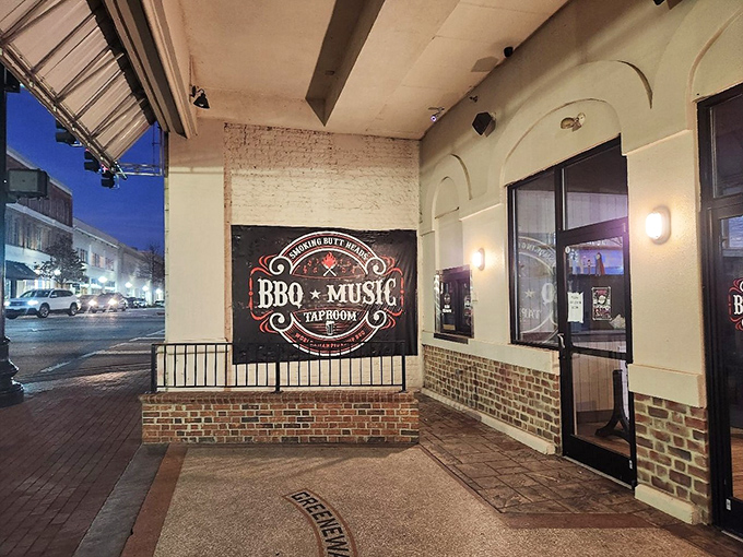The evening lights at Smoking Butt Heads BBQ create an inviting glow. Like a barbecue beacon calling you home when the sun goes down.