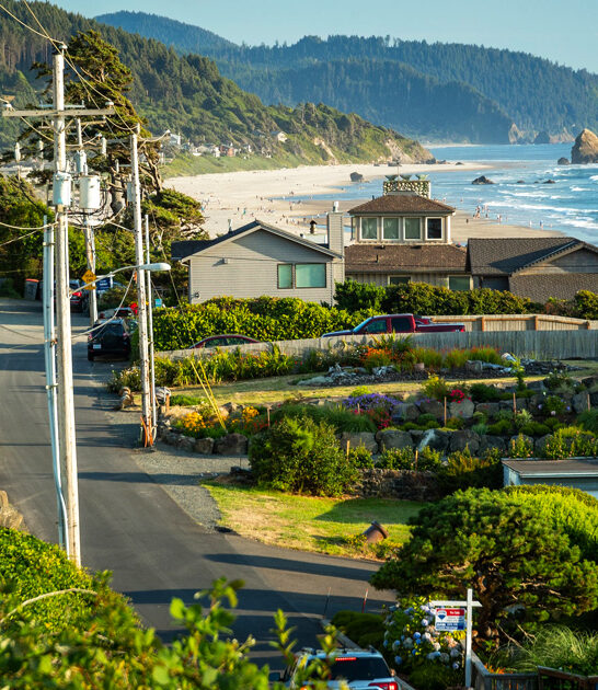 charming oregon weekend town ftr